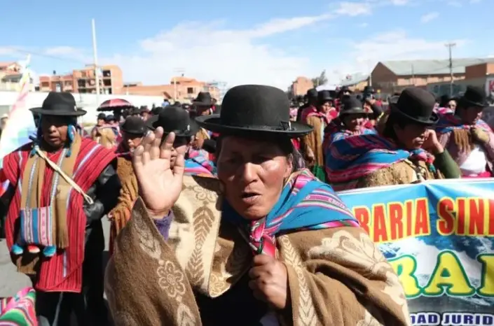 Bolivia. El paro cumple 11 días: movimientos sociales exigen renuncia ...